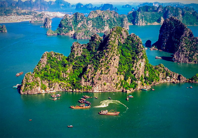 Essence of Vietnam: Discover Hanoi, Halong Bay, Hoi An, and Hue 10-Day
